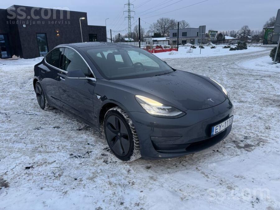 Pelēks Tesla Model 3 2019 Rīga, ar dzinēja tilpumu 0.00 L un nobraukumu 110 tūkst. km par 19900 €, foto 3 vietnē AUTOMOTO.COM.LV