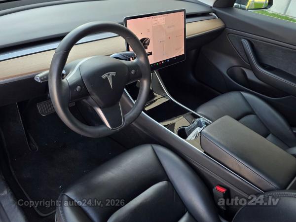 Grey Tesla Model 3 2019 in Viljandi, with an engine capacity of 0.00 L and mileage of 124 thousand km for 22500 €, photo 10 on AUTOMOTO.COM.LV