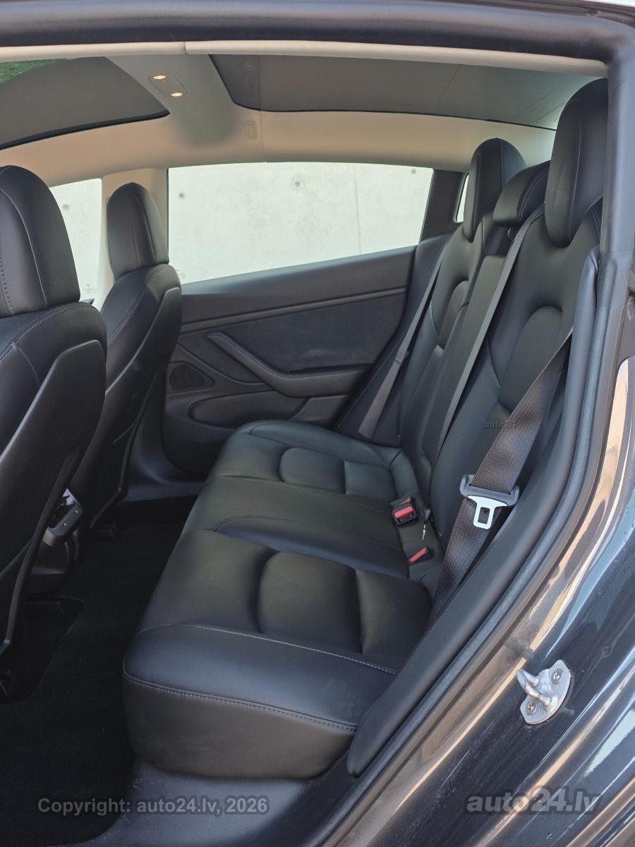 Pelēks Tesla Model 3 2019 Viljandi, ar dzinēja tilpumu 0.00 L un nobraukumu 124 tūkst. km par 22500 €, foto 18 vietnē AUTOMOTO.COM.LV
