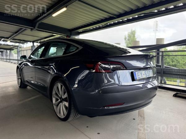 Grey Tesla Model 3 2019 in Riga, with an engine capacity of 0.00 L and mileage of 131 thousand km for 19950 €, photo 2 on AUTOMOTO.COM.LV