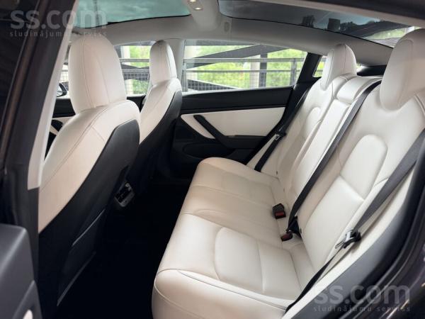 Grey Tesla Model 3 2019 in Riga, with an engine capacity of 0.00 L and mileage of 131 thousand km for 19950 €, photo 6 on AUTOMOTO.COM.LV