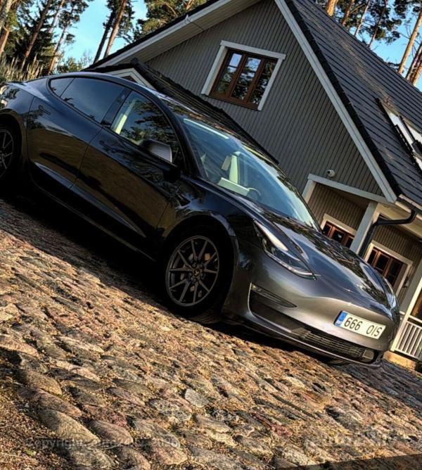 Grey Tesla Model 3 2019 in Tallinn, with an engine capacity of 0.00 L and mileage of 193 thousand km for 25000 €, photo 1 on AUTOMOTO.COM.LV