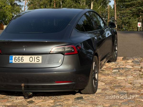 Grey Tesla Model 3 2019 in Tallinn, with an engine capacity of 0.00 L and mileage of 193 thousand km for 25000 €, photo 4 on AUTOMOTO.COM.LV