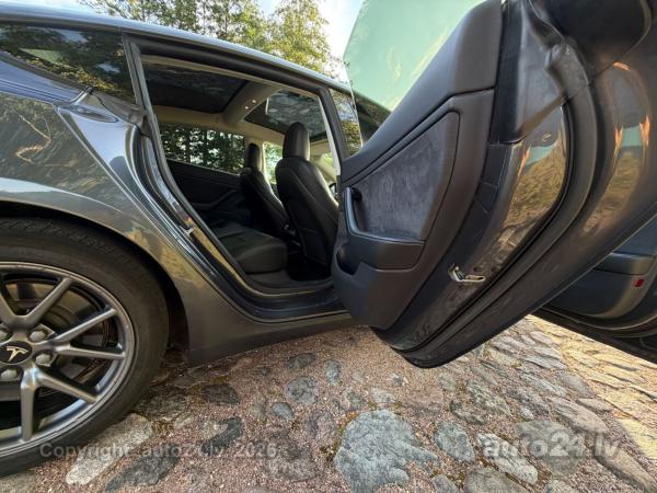 Grey Tesla Model 3 2019 in Tallinn, with an engine capacity of 0.00 L and mileage of 193 thousand km for 25000 €, photo 8 on AUTOMOTO.COM.LV