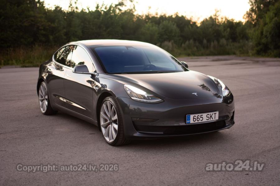 Pelēks Tesla Model 3 2019 Pērnava, ar dzinēja tilpumu 0.00 L un nobraukumu 162 tūkst. km par 21990 €, foto 1 vietnē AUTOMOTO.COM.LV