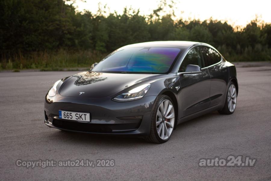 Pelēks Tesla Model 3 2019 Pērnava, ar dzinēja tilpumu 0.00 L un nobraukumu 162 tūkst. km par 21990 €, foto 4 vietnē AUTOMOTO.COM.LV