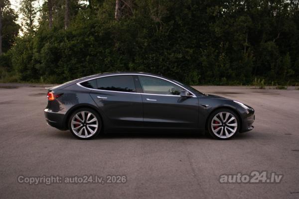 Grey Tesla Model 3 2019 in Parnu, with an engine capacity of 0.00 L and mileage of 162 thousand km for 21990 €, photo 7 on AUTOMOTO.COM.LV