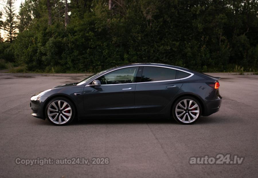 Pelēks Tesla Model 3 2019 Pērnava, ar dzinēja tilpumu 0.00 L un nobraukumu 162 tūkst. km par 21990 €, foto 9 vietnē AUTOMOTO.COM.LV