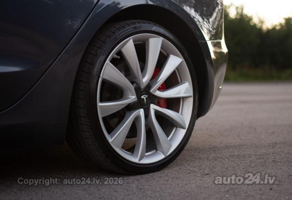 Grey Tesla Model 3 2019 in Parnu, with an engine capacity of 0.00 L and mileage of 162 thousand km for 21990 €, photo 9 on AUTOMOTO.COM.LV
