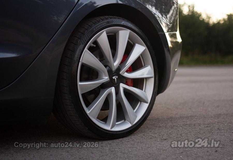 Pelēks Tesla Model 3 2019 Pērnava, ar dzinēja tilpumu 0.00 L un nobraukumu 162 tūkst. km par 21990 €, foto 10 vietnē AUTOMOTO.COM.LV