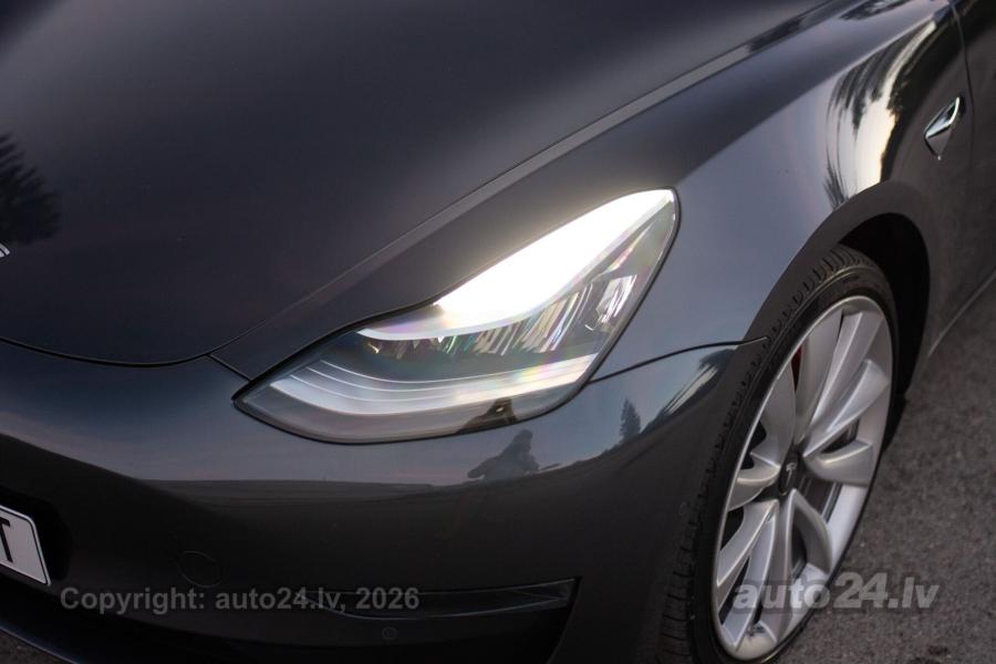 Pelēks Tesla Model 3 2019 Pērnava, ar dzinēja tilpumu 0.00 L un nobraukumu 162 tūkst. km par 21990 €, foto 11 vietnē AUTOMOTO.COM.LV