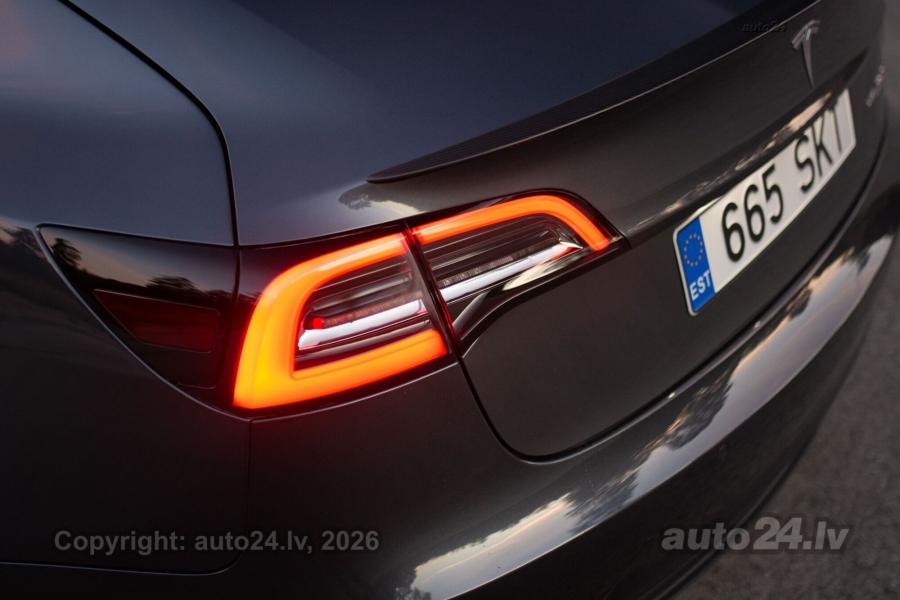 Pelēks Tesla Model 3 2019 Pērnava, ar dzinēja tilpumu 0.00 L un nobraukumu 162 tūkst. km par 21990 €, foto 12 vietnē AUTOMOTO.COM.LV