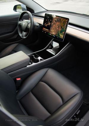 Pelēks Tesla Model 3 2019 Pērnava, ar dzinēja tilpumu 0.00 L un nobraukumu 162 tūkst. km par 21990 €, foto 17 vietnē AUTOMOTO.COM.LV