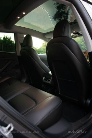 Pelēks Tesla Model 3 2019 Pērnava, ar dzinēja tilpumu 0.00 L un nobraukumu 162 tūkst. km par 21990 €, foto 18 vietnē AUTOMOTO.COM.LV