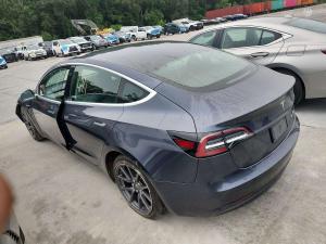 Grey Tesla Model 3 2019 in Klaipeda, with an engine capacity of 0.00 L and mileage of 210 thousand km for 10200 €, photo 5 on AUTOMOTO.COM.LV