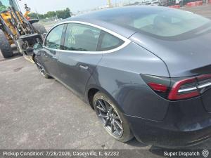Grey Tesla Model 3 2019 in Klaipeda, with an engine capacity of 0.00 L and mileage of 210 thousand km for 10200 €, photo 6 on AUTOMOTO.COM.LV