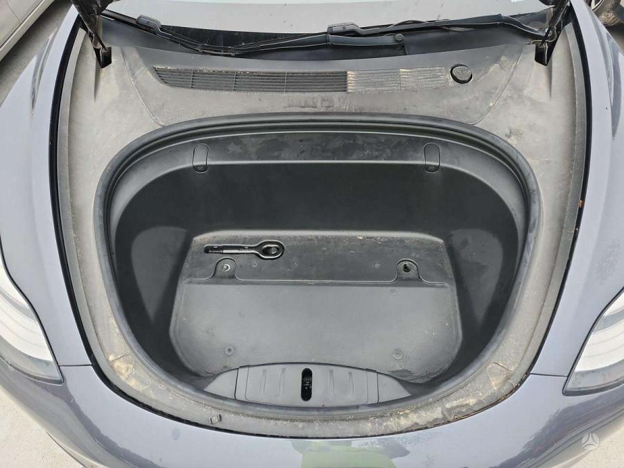 Grey Tesla Model 3 2019 in Klaipeda, with an engine capacity of 0.00 L and mileage of 210 thousand km for 10200 €, photo 8 on AUTOMOTO.COM.LV