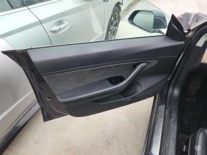 Grey Tesla Model 3 2019 in Klaipeda, with an engine capacity of 0.00 L and mileage of 210 thousand km for 10200 €, photo 10 on AUTOMOTO.COM.LV