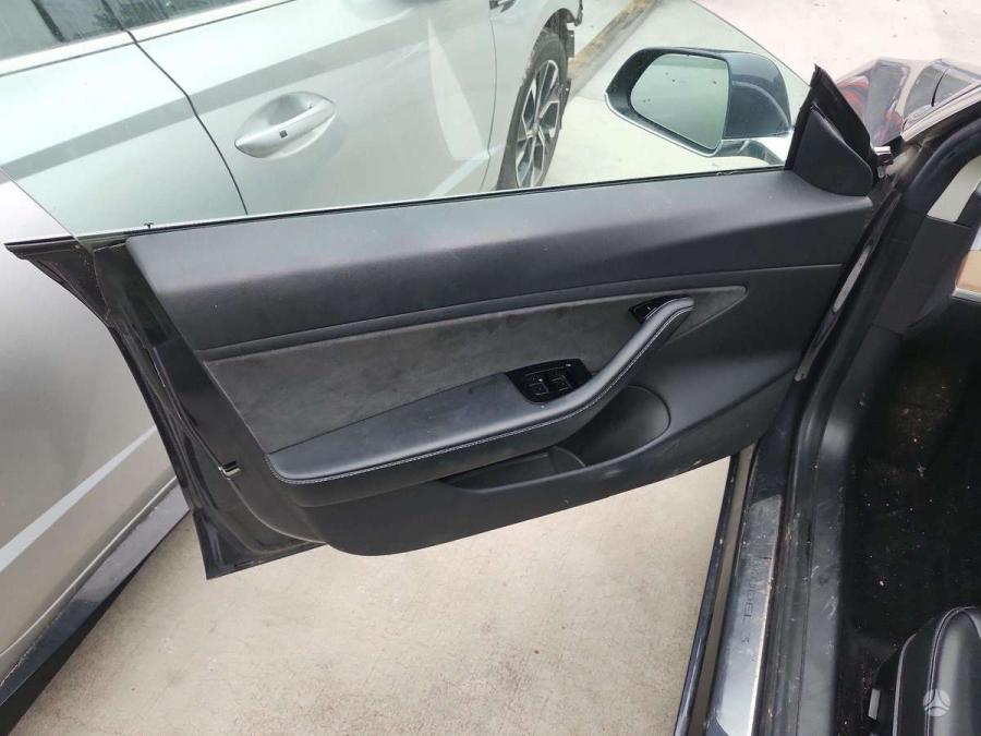 Grey Tesla Model 3 2019 in Klaipeda, with an engine capacity of 0.00 L and mileage of 210 thousand km for 10200 €, photo 10 on AUTOMOTO.COM.LV