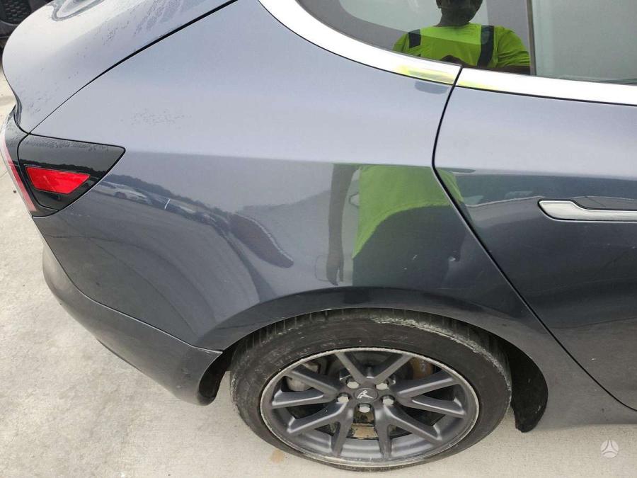 Grey Tesla Model 3 2019 in Klaipeda, with an engine capacity of 0.00 L and mileage of 210 thousand km for 10200 €, photo 12 on AUTOMOTO.COM.LV
