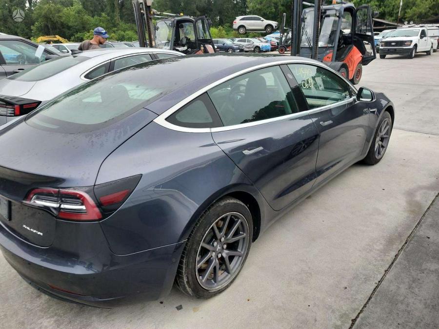 Grey Tesla Model 3 2019 in Klaipeda, with an engine capacity of 0.00 L and mileage of 210 thousand km for 10200 €, photo 21 on AUTOMOTO.COM.LV