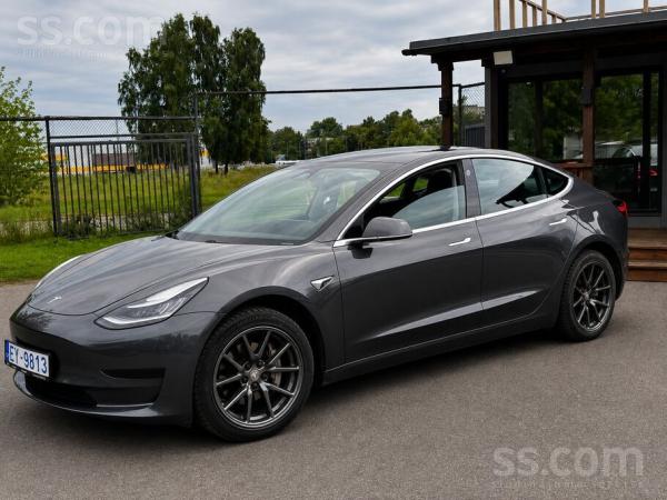 Grey Tesla Model 3 2019 in Riga, with an engine capacity of 0.00 L and mileage of 139 thousand km for 17900 €, photo 2 on AUTOMOTO.COM.LV