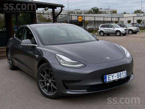 Grey Tesla Model 3 2019 in Riga, with an engine capacity of 0.00 L and mileage of 139 thousand km for 17900 €, photo 5 on AUTOMOTO.COM.LV