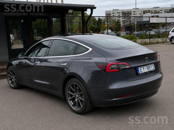 Grey Tesla Model 3 2019 in Riga, with an engine capacity of 0.00 L and mileage of 139 thousand km for 17900 €, photo 6 on AUTOMOTO.COM.LV