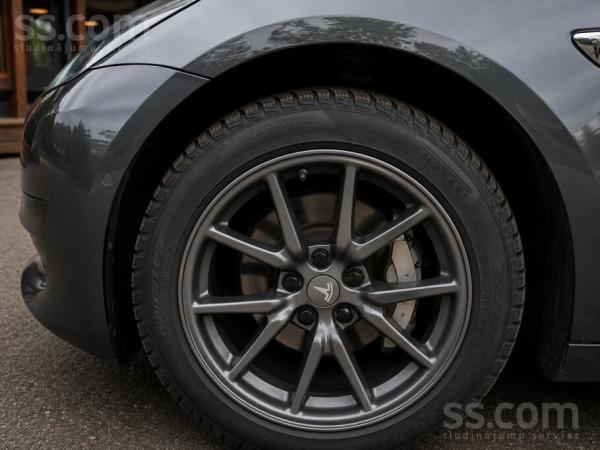 Grey Tesla Model 3 2019 in Riga, with an engine capacity of 0.00 L and mileage of 139 thousand km for 17900 €, photo 10 on AUTOMOTO.COM.LV