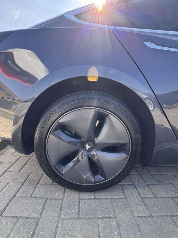 Pelēks Tesla Model 3 2019 Kauņa, ar dzinēja tilpumu 0.00 L un nobraukumu 81 tūkst. km par 20500 €, foto 10 vietnē AUTOMOTO.COM.LV