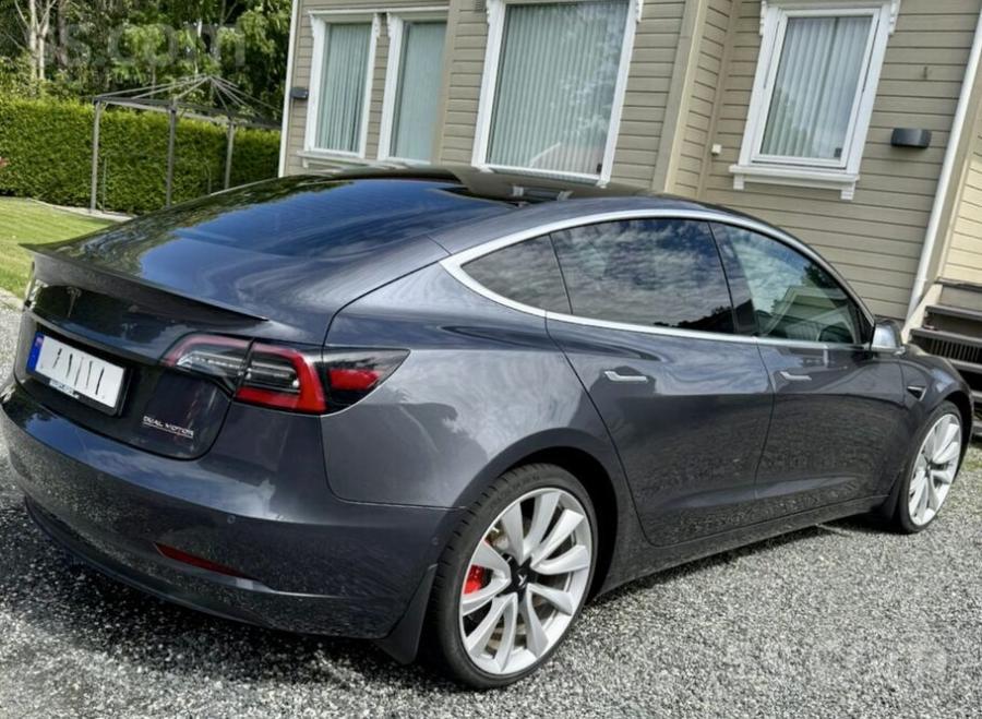 Pelēks Tesla Model 3 2019 Rīga, ar dzinēja tilpumu 0.00 L un nobraukumu 185 tūkst. km par 18777 €, foto 4 vietnē AUTOMOTO.COM.LV