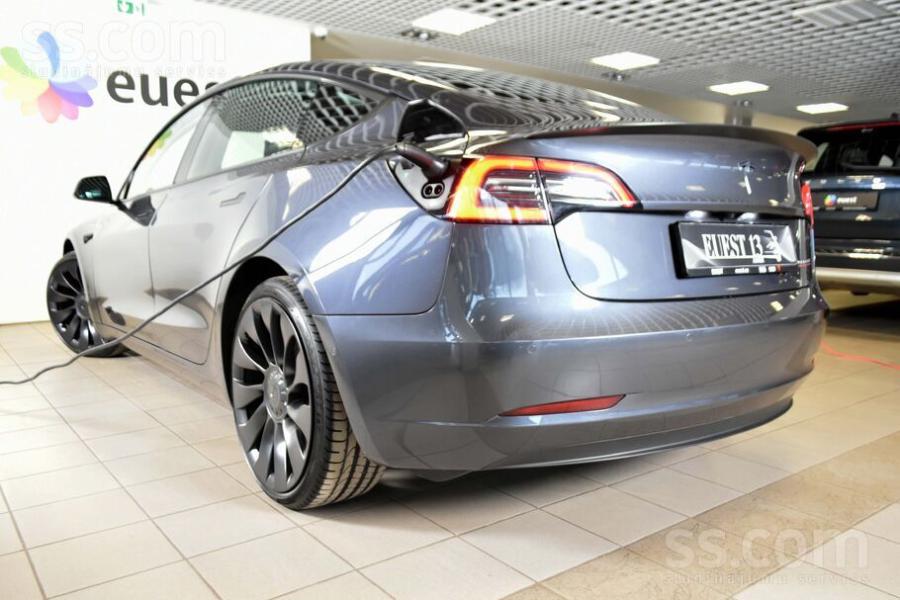 Pelēks Tesla Model 3 2020 Tallina, ar dzinēja tilpumu 0.00 L un nobraukumu 69 tūkst. km par 29880 €, foto 4 vietnē AUTOMOTO.COM.LV