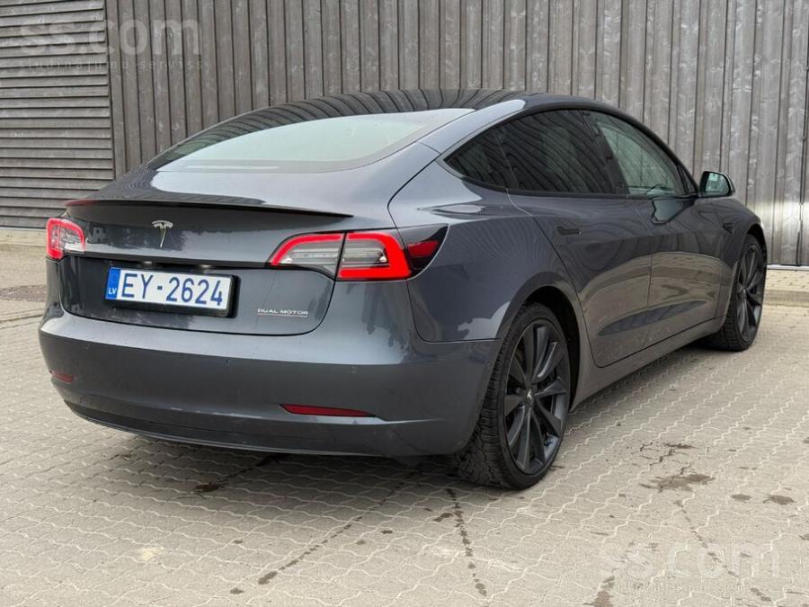 Grey Tesla Model 3 2020 in Jelgava, with an engine capacity of 0.00 L and mileage of 62 thousand km for 19950 €, photo 4 on AUTOMOTO.COM.LV