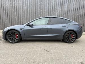 Grey Tesla Model 3 2020 in Jelgava, with an engine capacity of 0.00 L and mileage of 62 thousand km for 19950 €, photo 5 on AUTOMOTO.COM.LV