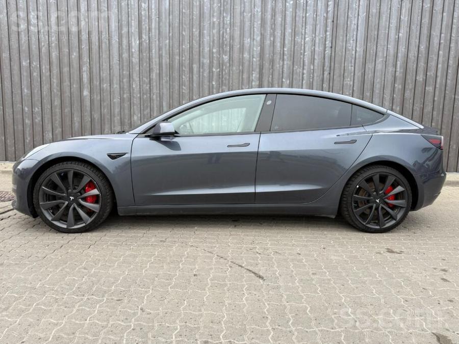 Grey Tesla Model 3 2020 in Jelgava, with an engine capacity of 0.00 L and mileage of 62 thousand km for 19950 €, photo 5 on AUTOMOTO.COM.LV