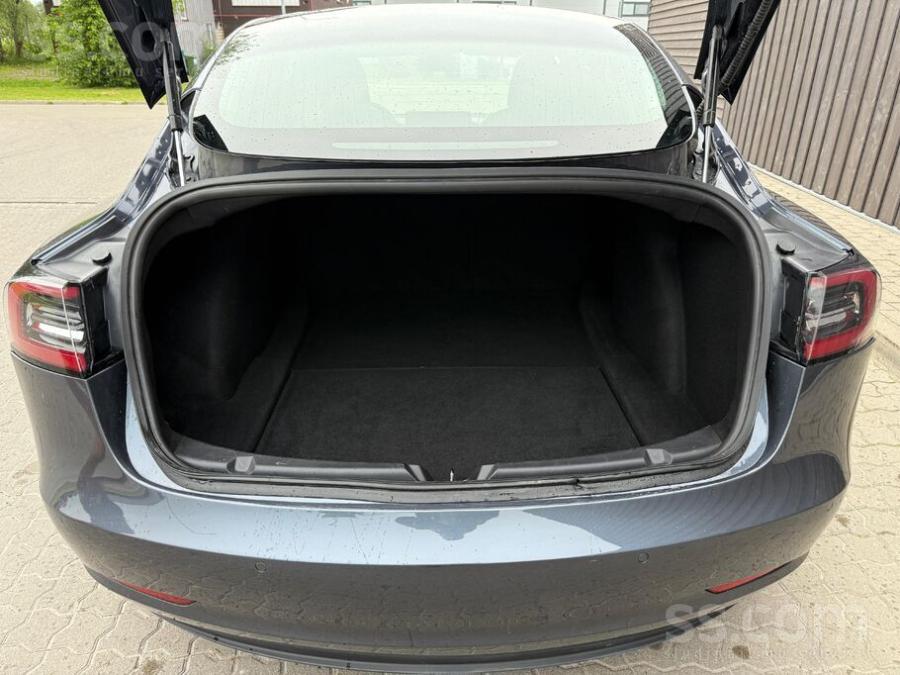 Grey Tesla Model 3 2020 in Jelgava, with an engine capacity of 0.00 L and mileage of 62 thousand km for 19950 €, photo 7 on AUTOMOTO.COM.LV