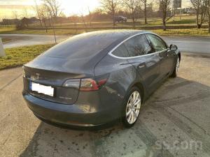Pelēks Tesla Model 3 2020 Rīga, ar dzinēja tilpumu 0.00 L un nobraukumu 68 tūkst. km par 25000 €, foto  vietnē AUTOMOTO.COM.LV