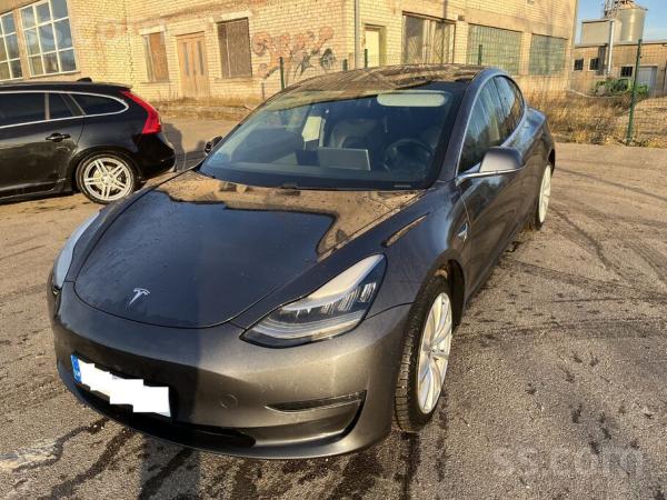 Grey Tesla Model 3 2020 in Riga, with an engine capacity of 0.00 L and mileage of 68 thousand km for 25000 €, photo 2 on AUTOMOTO.COM.LV
