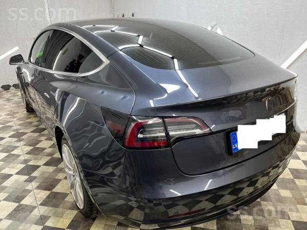 Grey Tesla Model 3 2020 in Riga, with an engine capacity of 0.00 L and mileage of 68 thousand km for 25000 €, photo 5 on AUTOMOTO.COM.LV