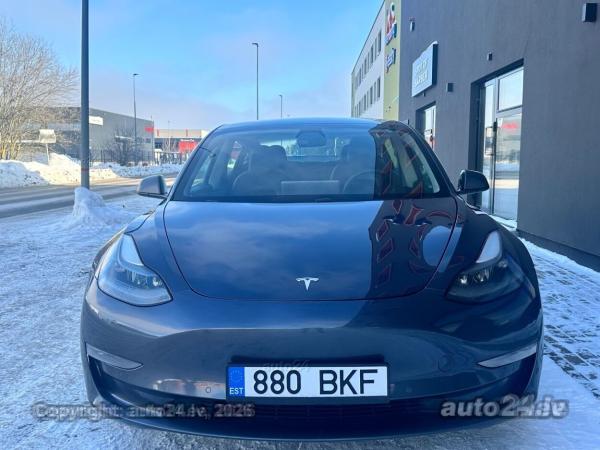 Grey Tesla Model 3 2020 in Tallinn, with an engine capacity of 0.00 L and mileage of 165 thousand km for 21900 €, photo 8 on AUTOMOTO.COM.LV