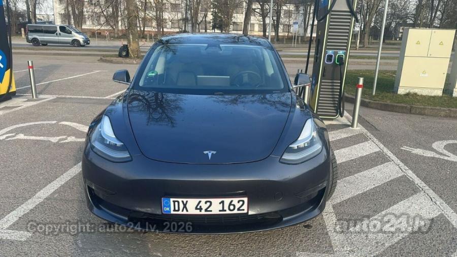 Grey Tesla Model 3 2020 in Parnu, with an engine capacity of 0.00 L and mileage of 128 thousand km for 18990 €, photo 1 on AUTOMOTO.COM.LV