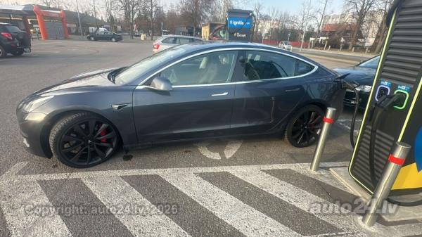 Серый Тесла Модель 3 2020 в Пярну, объемом двигателя 0.00 л и пробегом 128 тыс. км за 18990 €, фото 2 на AUTOMOTO.COM.LV
