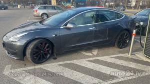 Grey Tesla Model 3 2020 in Parnu, with an engine capacity of 0.00 L and mileage of 128 thousand km for 18990 €, photo 3 on AUTOMOTO.COM.LV