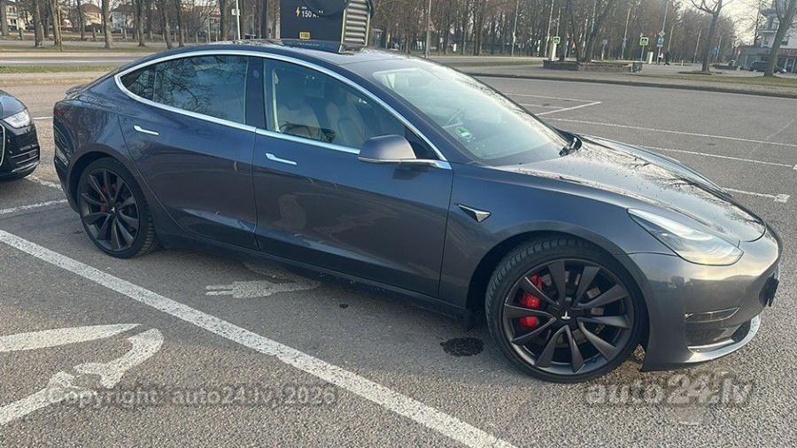 Grey Tesla Model 3 2020 in Parnu, with an engine capacity of 0.00 L and mileage of 128 thousand km for 18990 €, photo 6 on AUTOMOTO.COM.LV