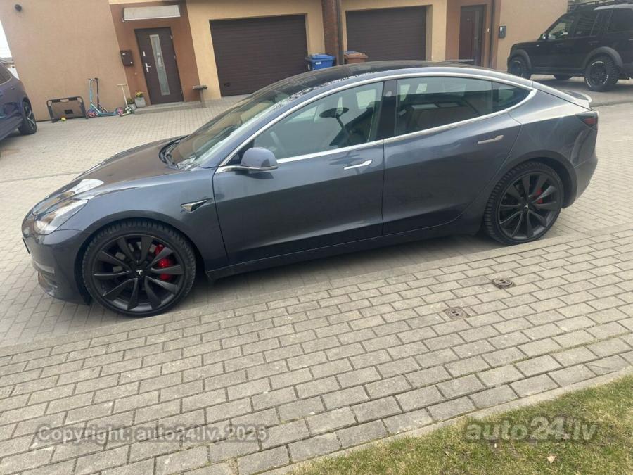 Grey Tesla Model 3 2020 in Parnu, with an engine capacity of 0.00 L and mileage of 128 thousand km for 18990 €, photo 8 on AUTOMOTO.COM.LV