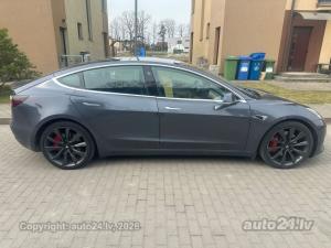 Grey Tesla Model 3 2020 in Parnu, with an engine capacity of 0.00 L and mileage of 128 thousand km for 18990 €, photo 9 on AUTOMOTO.COM.LV