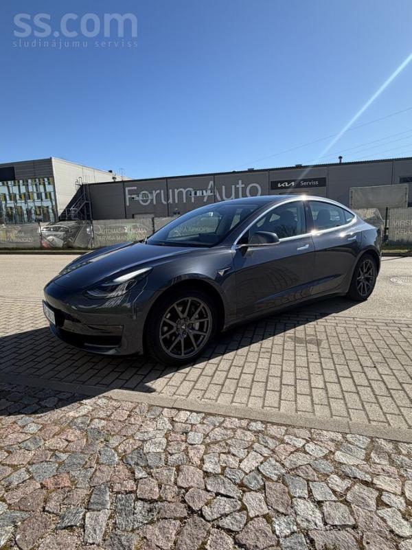 Pelēks Tesla Model 3 2020 Rīga, ar dzinēja tilpumu 0.00 L un nobraukumu 124 tūkst. km par 23000 €, foto 1 vietnē AUTOMOTO.COM.LV