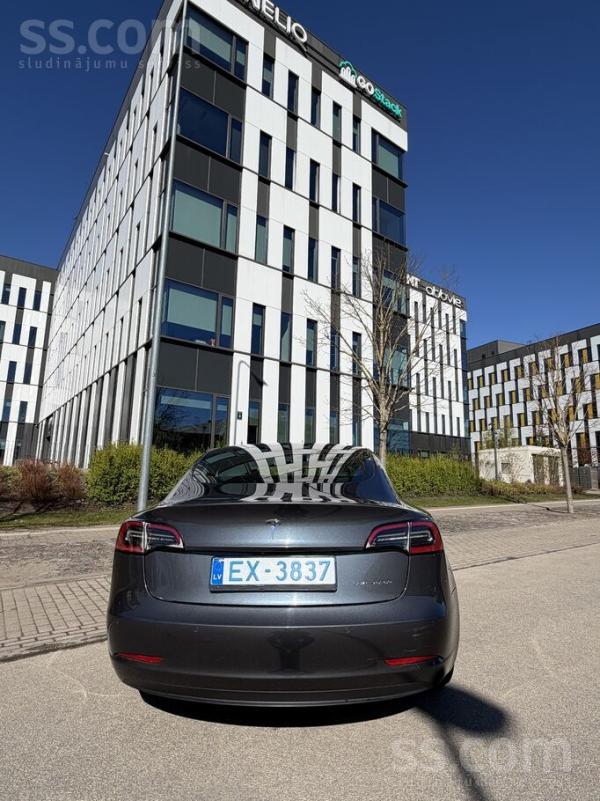 Pelēks Tesla Model 3 2020 Rīga, ar dzinēja tilpumu 0.00 L un nobraukumu 124 tūkst. km par 23000 €, foto 6 vietnē AUTOMOTO.COM.LV