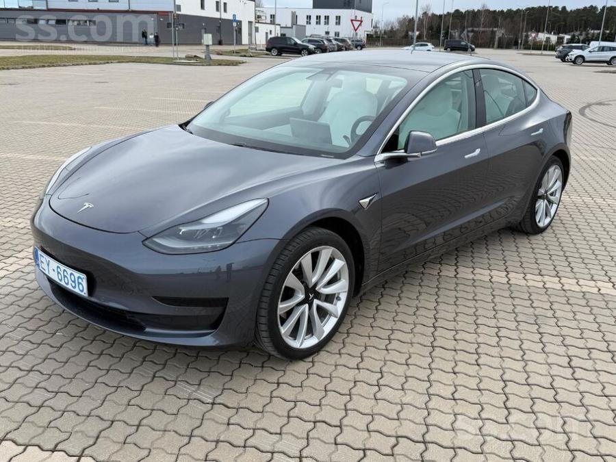 Grey Tesla Model 3 2020 in Riga, with an engine capacity of 0.00 L and mileage of 95 thousand km for 20500 €, photo 1 on AUTOMOTO.COM.LV