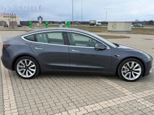 Grey Tesla Model 3 2020 in Riga, with an engine capacity of 0.00 L and mileage of 95 thousand km for 20500 €, photo 5 on AUTOMOTO.COM.LV